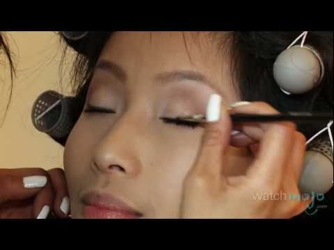 How to Apply False Lashes for a Flirty and Natural Look