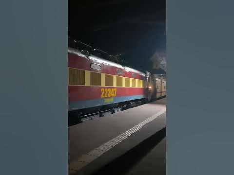 ICF Rajdhani Livery Santragachi Wap4 with Chakradharpur Howrah express departing Purulia #wap4 ...