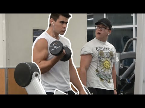 COPIANDO LOS EJERCICIOS DE LA GENTE EN EL GIMNASIO 2 🤭 [Cámara Oculta]