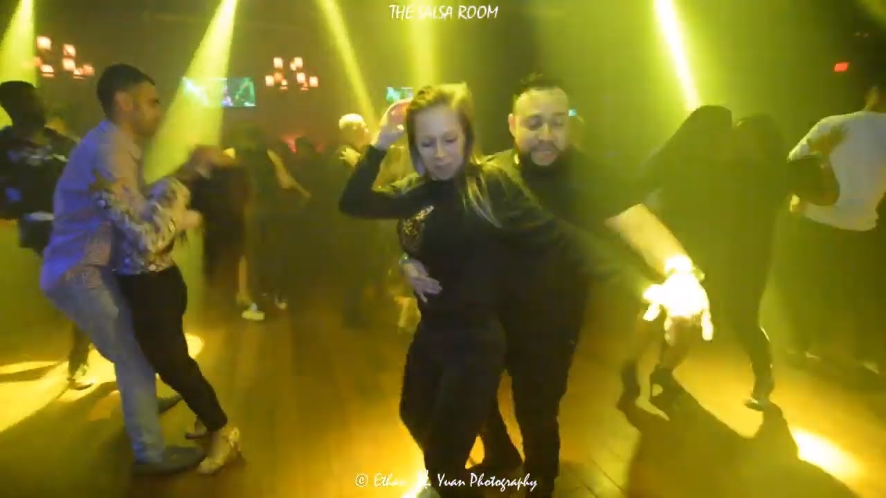 YULIA Bachata Social Dance At THE SALSA ROOM - YouTube