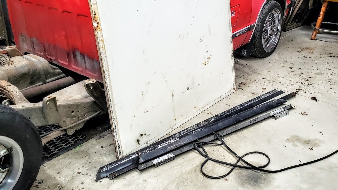 Destroying a Checkmate Tonneau truck bed cover for a second gen S10 ...