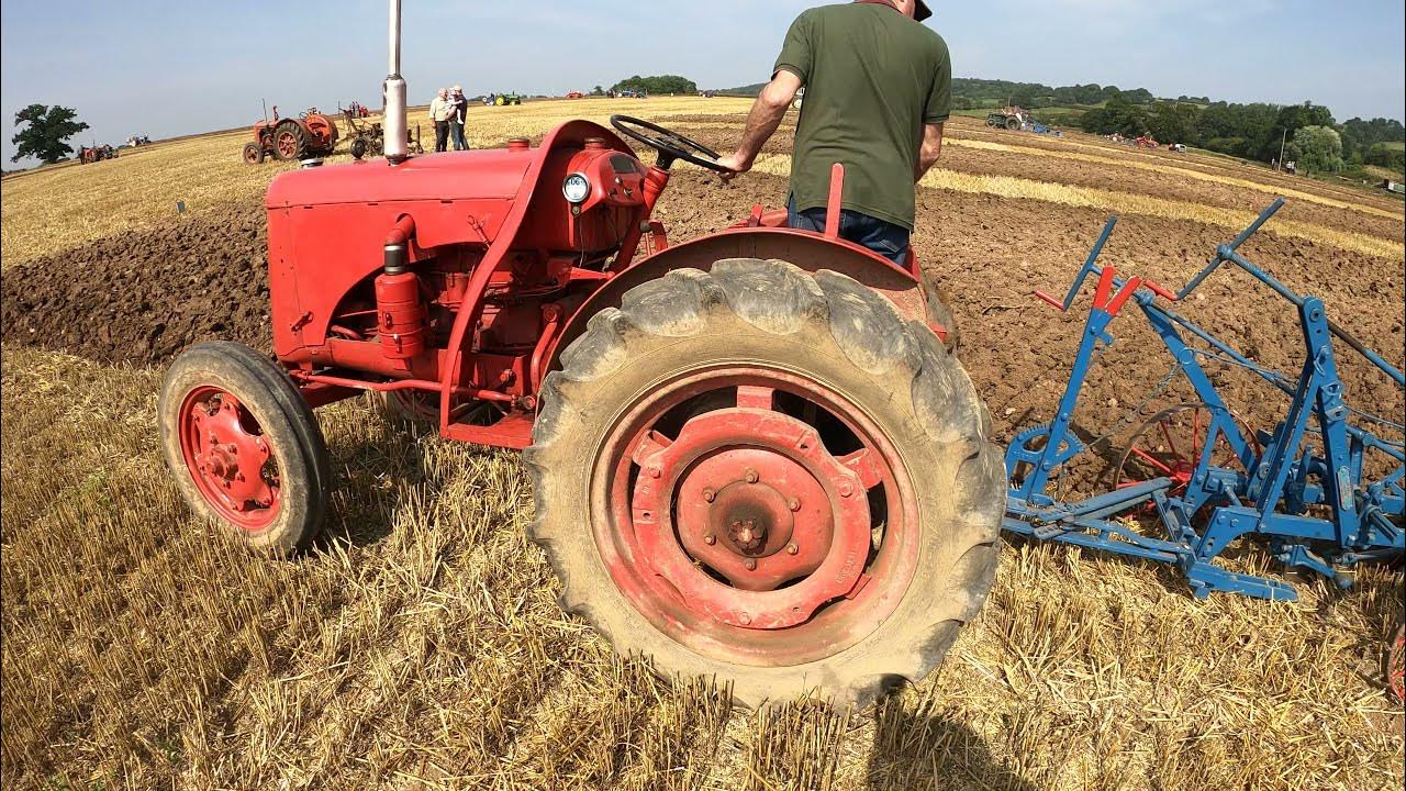 1951 David Brown Cropmaster VAK 1C 2.5 Litre 4-Cyl TVO Tractor (25HP) - YouTube