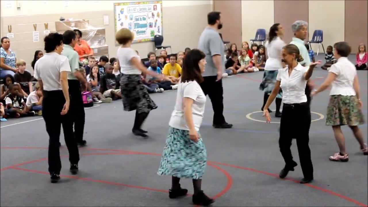 Anna Turns 5 Circle • English Country Dance - YouTube