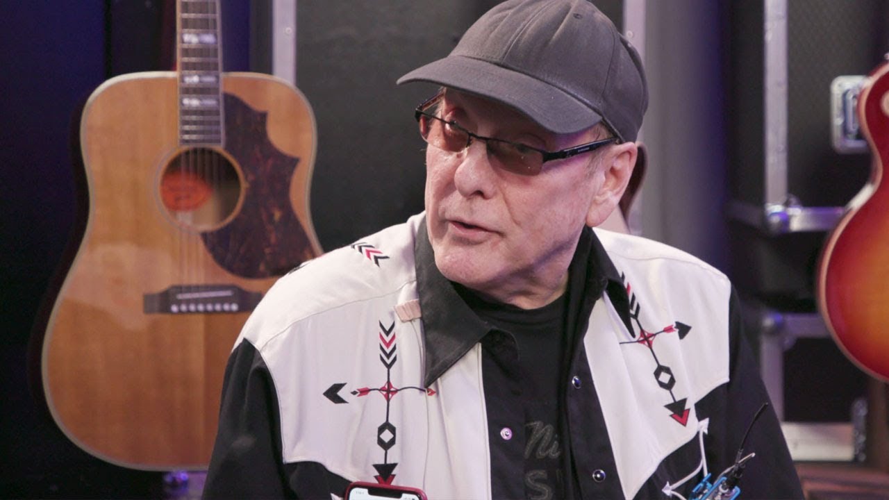 Rick Nielsen Visits The Gibson Artist Lounge - YouTube
