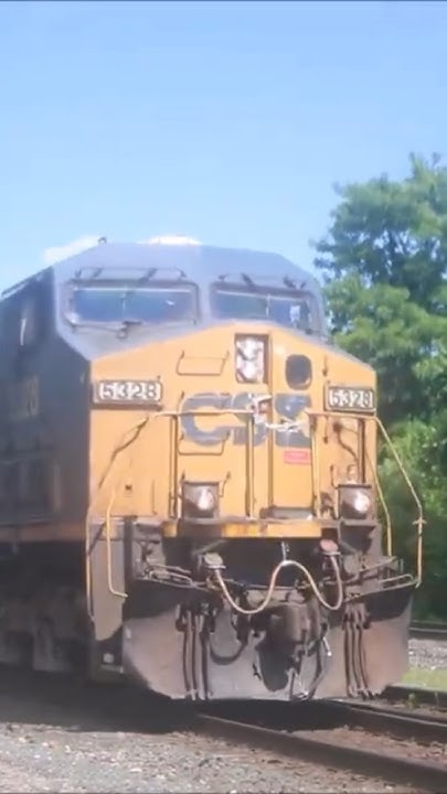 CSX ES40DC (ES44DC) #5328 Leads The Intermodal Train In Palmer #shorts #csx #es44 #es40dc - YouTube