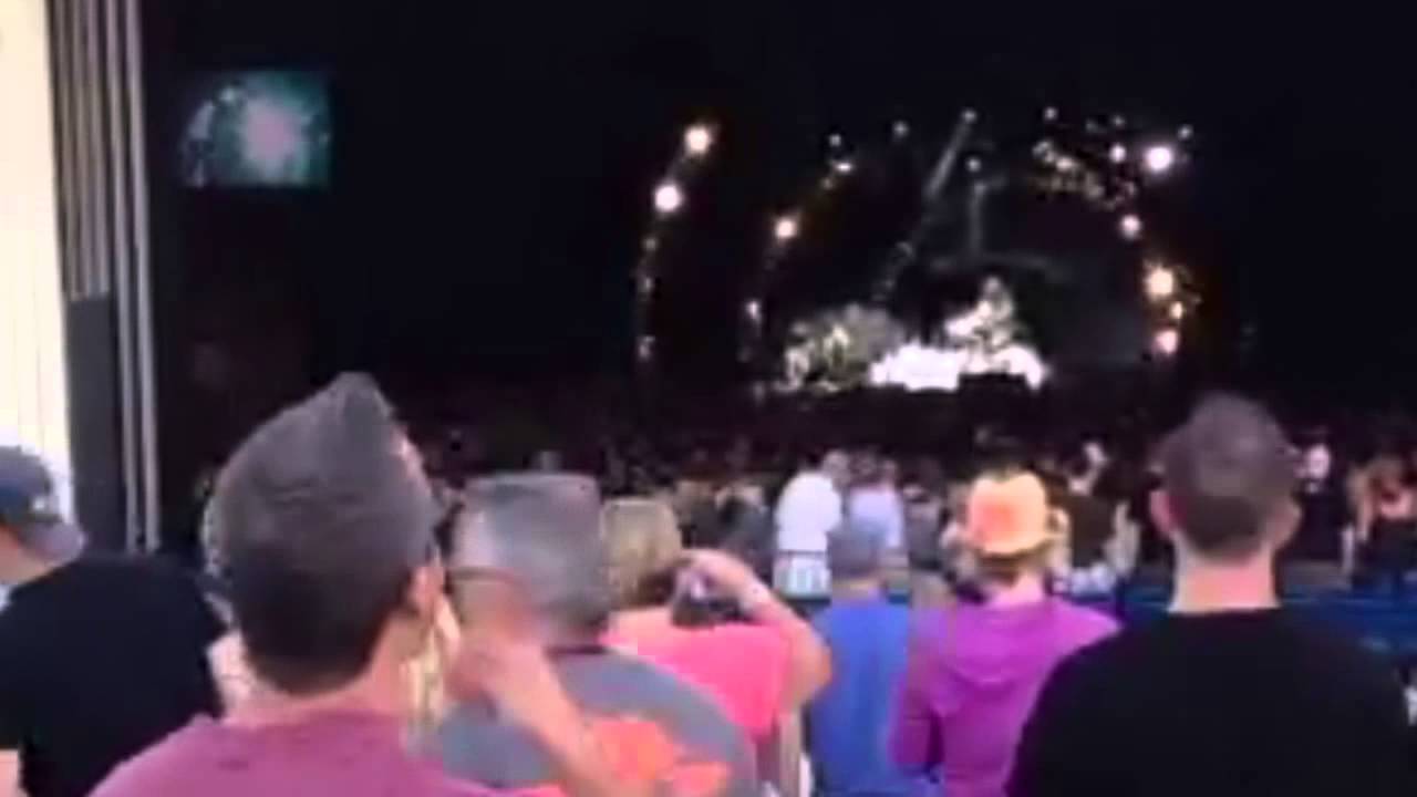 VAN HALEN - tour 2015 "Light Up The Sky" (show open) - YouTube