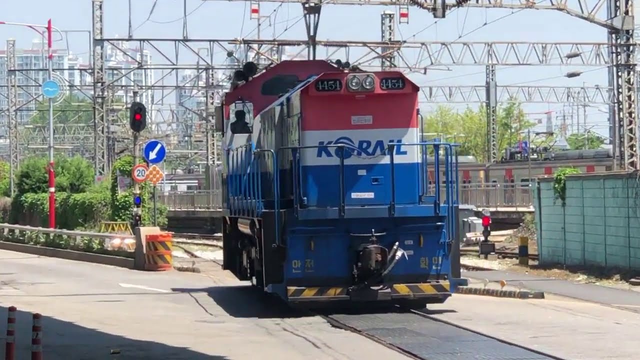 코레일 4400호대 디젤기관차, Korail 4400 Diesel locomotive - YouTube