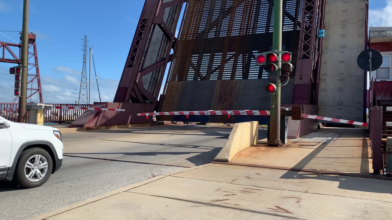 Ewing Ave drawbridge in Chicago IL - YouTube