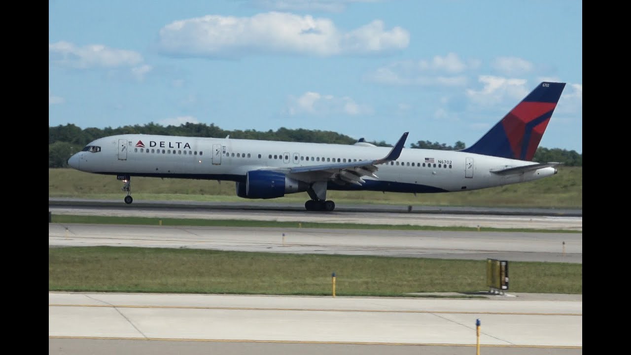 Delta 757-200 landing, DTW - YouTube