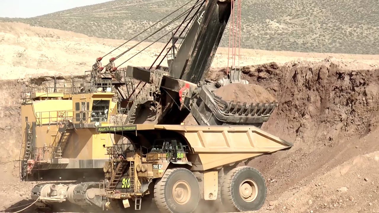 Surface Blast Drilling - YouTube