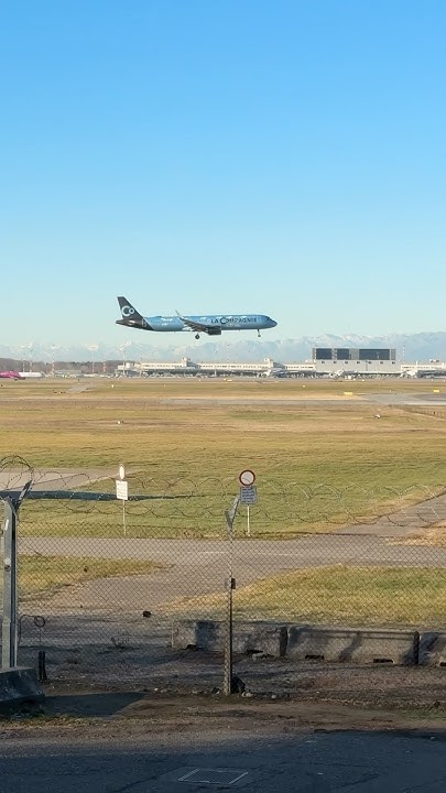 La Compagnie Airbus A321 Neo lands at MXP Milano Malpensa airport - YouTube