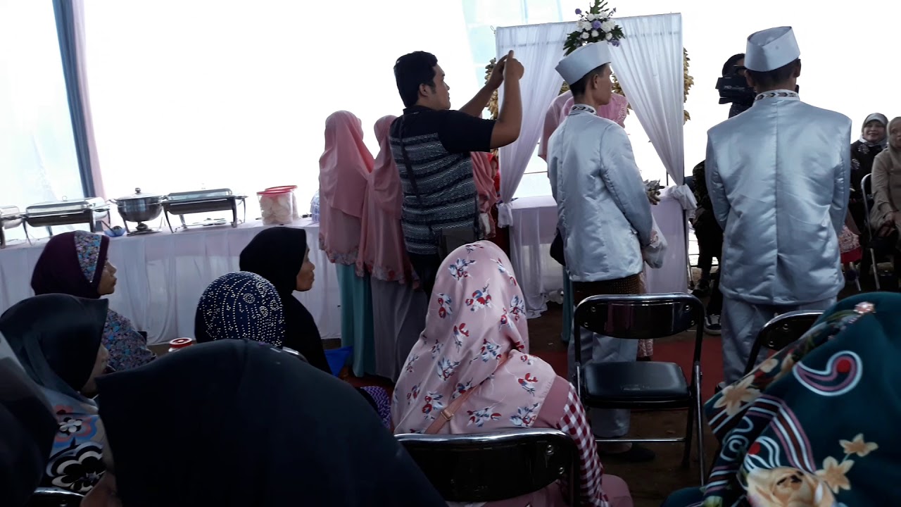Pernikahan dan saweran adat sunda (pernikahan jang Gugun) - YouTube
