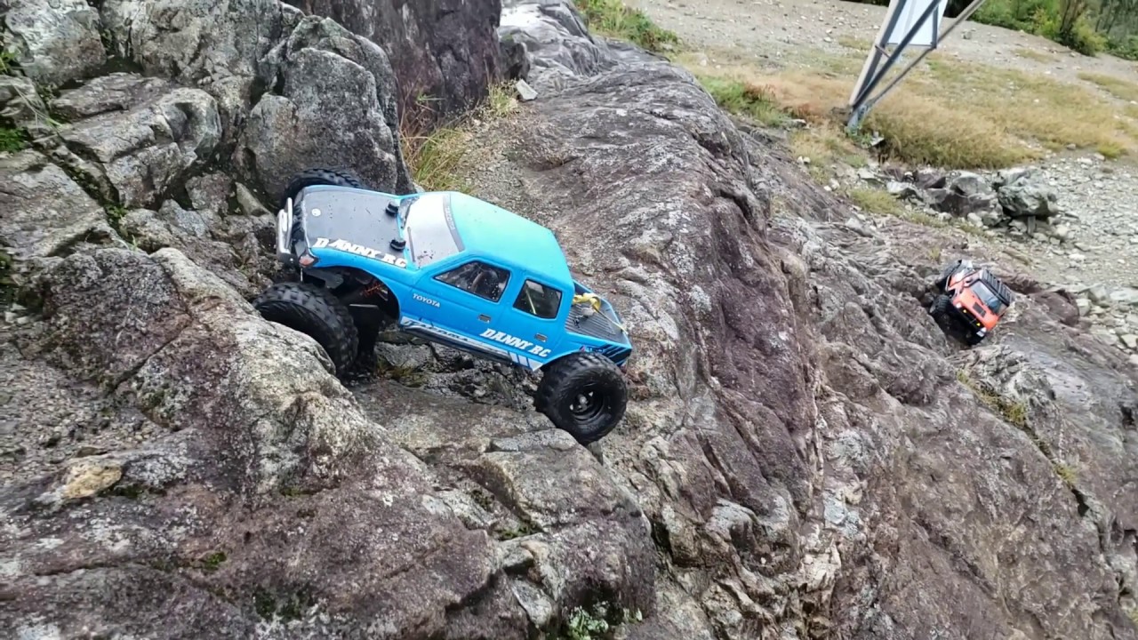 C2 Toyzuki v2 vs slippery rocks plus Unimog Action - YouTube