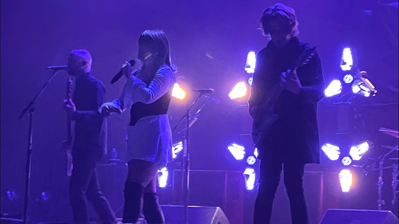 Spiritbox HOLY ROLLER Live 8/31/22 - YouTube