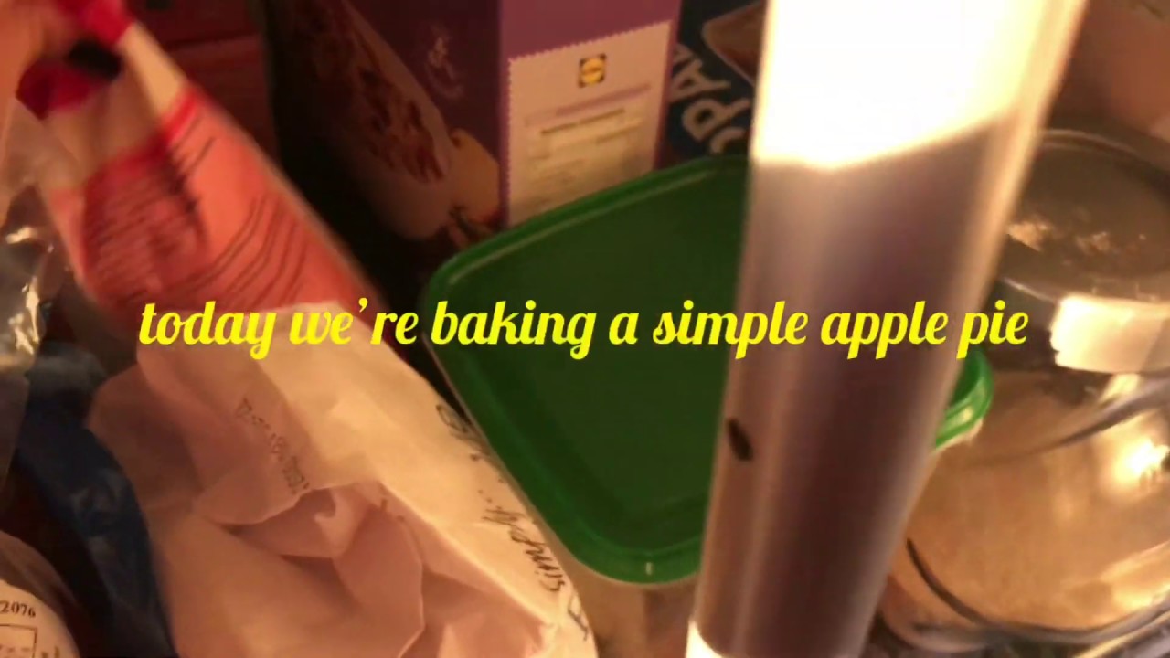🍎 ASMR baking an apple pie 🍰 - YouTube