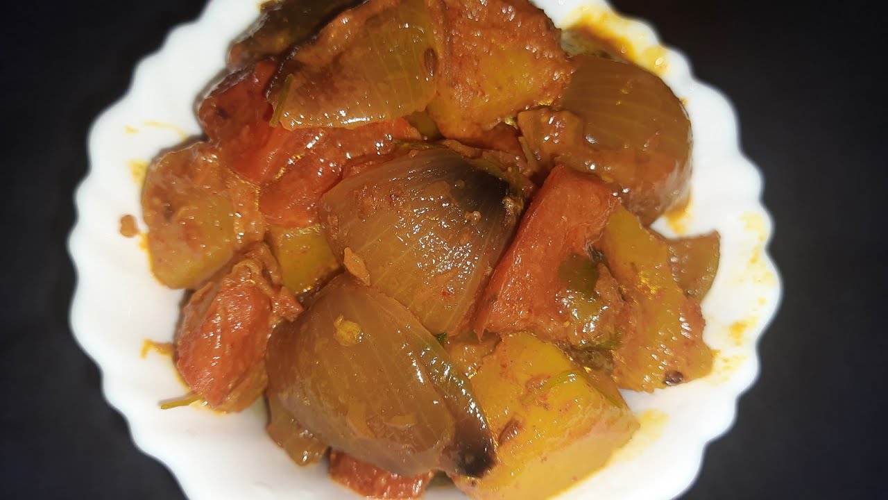 এইভাবে মিষ্টি কুমড়ো রান্না করলে ভাত রুটি দুটোর সাথেই অনবদ্য লাগবে ...