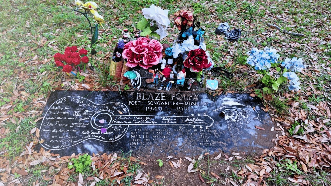 Listening to Blaze Foley Next To His Grave - YouTube