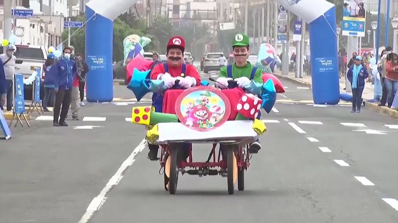 Cars Made From Recycled Parts Delight Crowds in Fun Parade - YouTube