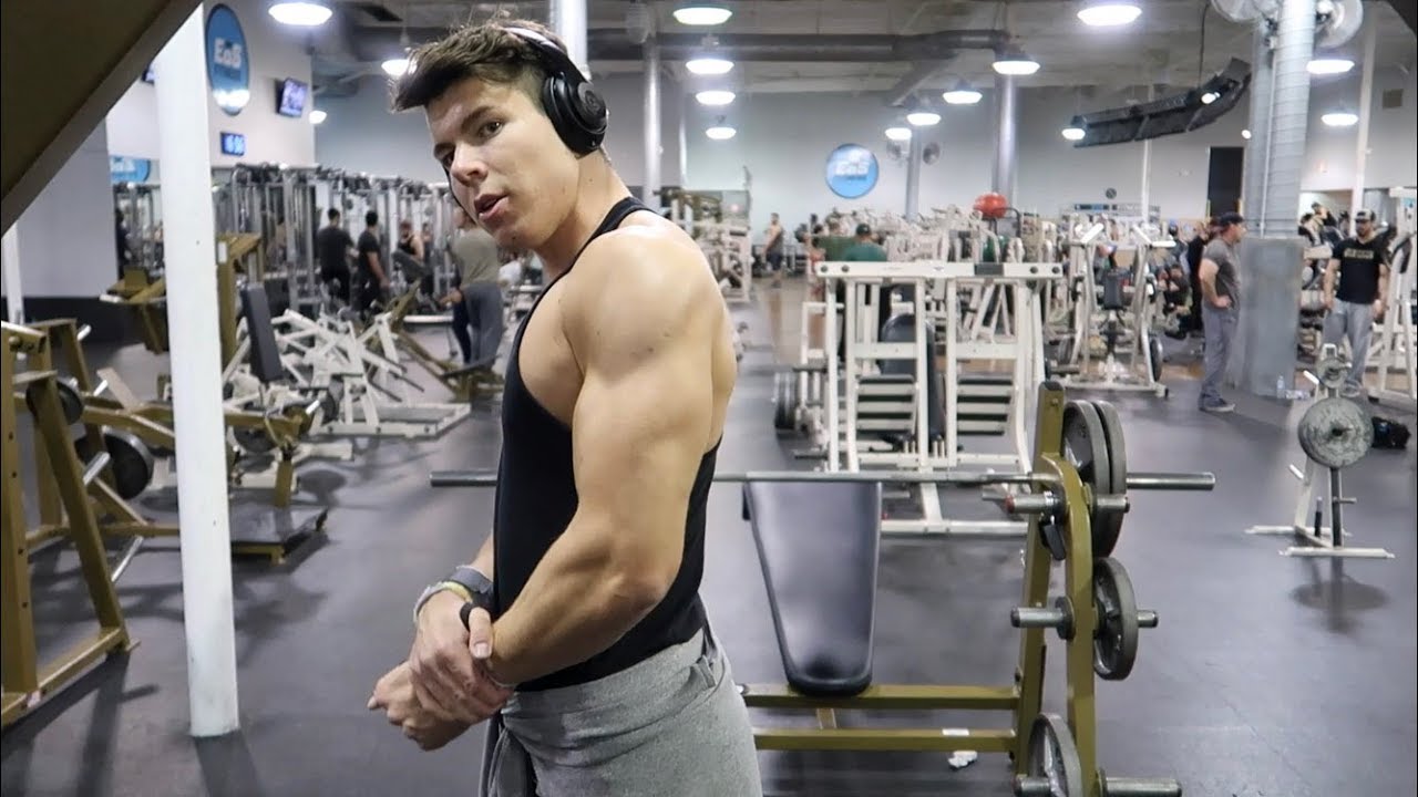 19 year old 6'4 Bodybuilder? Just getting started - YouTube