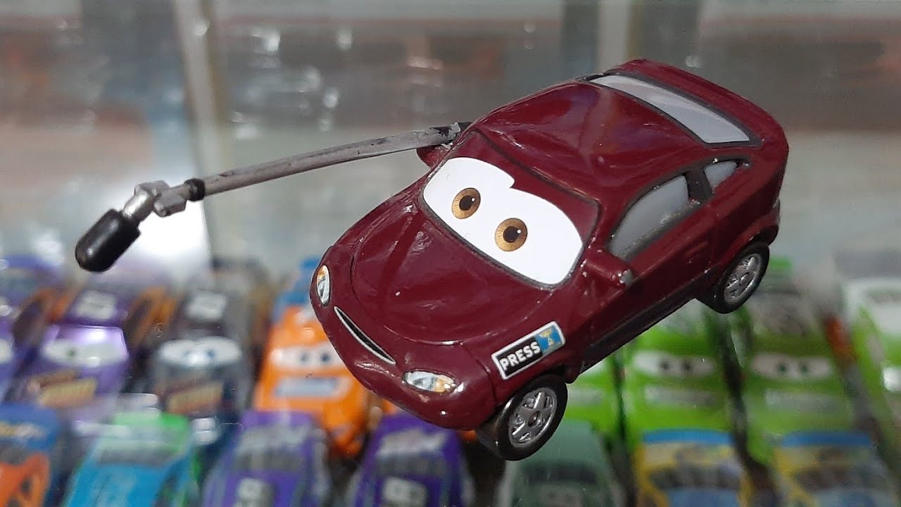 Mattel Disney/Pixar Cars Andrea (Piston Cup Reporter with Microphone ...