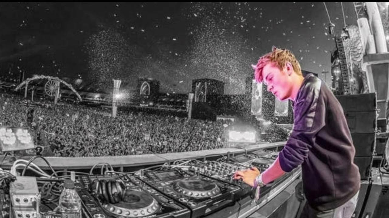 Martin Garrix & Sem Vox ft Jaimes - Gravity ( FULL VERSION ) LIVE AT EDC Las Vegas 2024 - YouTube