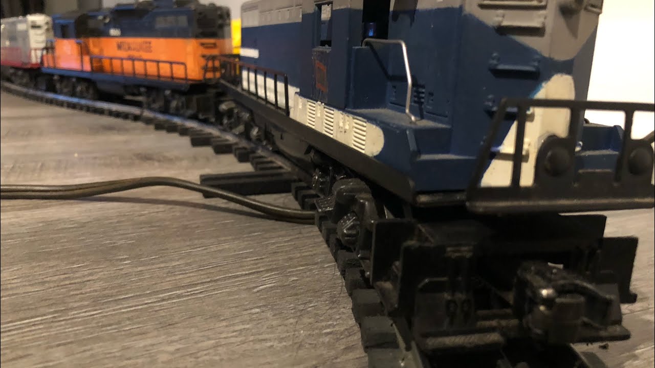 3 postwar Lionel gp7s pull 19 cars - YouTube