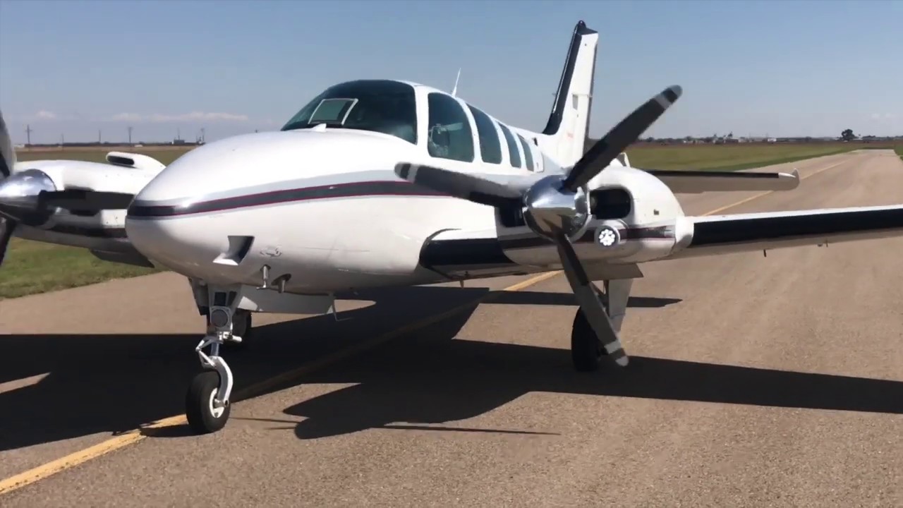 Beechcraft B58 Baron - YouTube