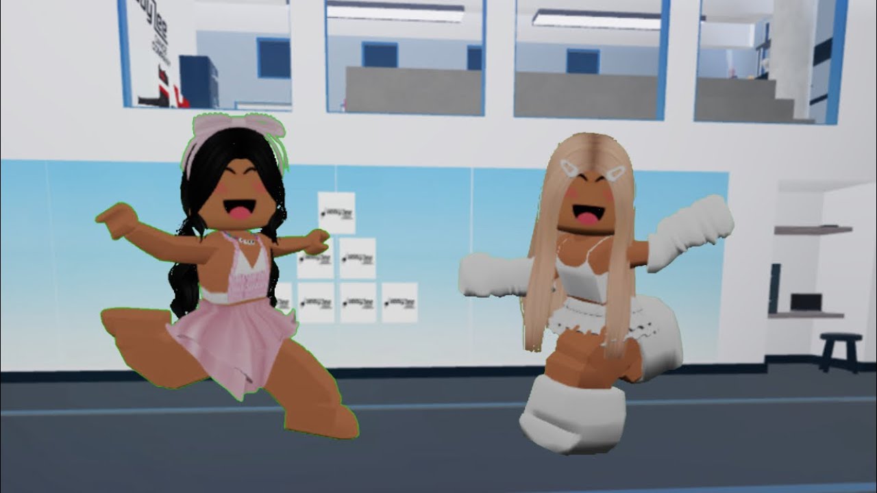 May does dance class! *MEAN GIRLS, DUET!?* (with voice!) Club Roblox ...