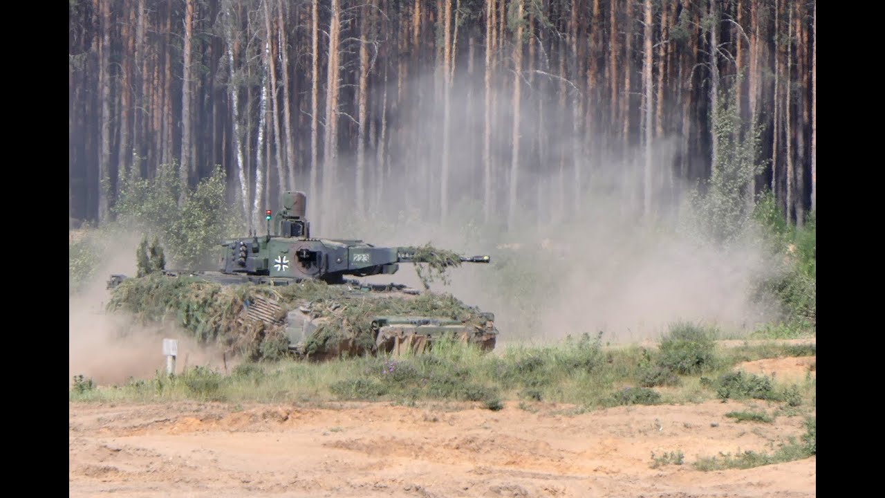 Keiler, Puma, Leopard 2 - Staub und Sound in Pabrade - YouTube