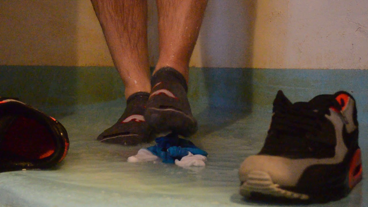 Nike Air Max and Puma ankle grey socks in the shower - YouTube