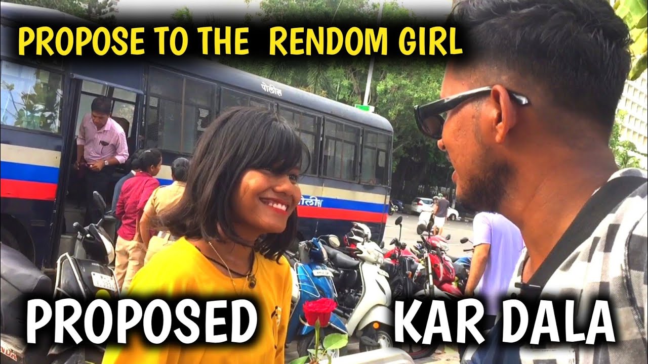 Propose🌹to the random girl/OMG/ Propose Kar Dala #proposal #reaction # ...