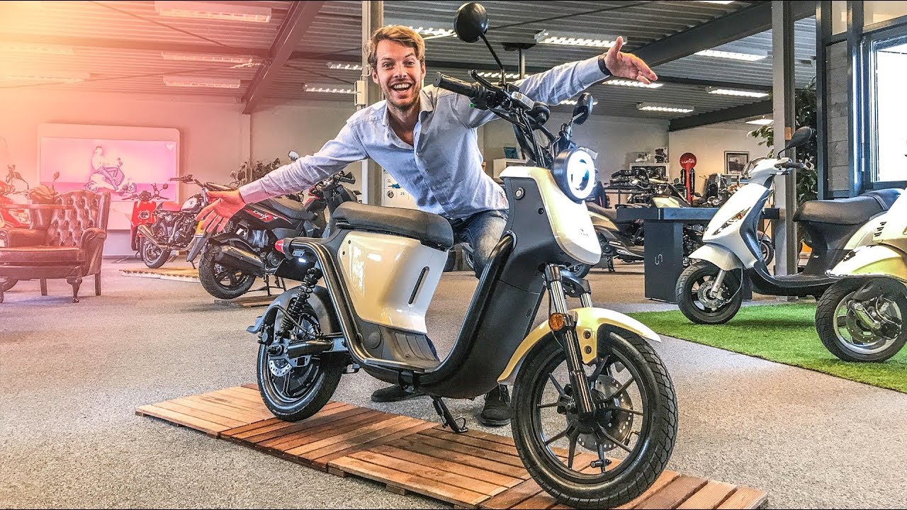 NIU U1 ELEKTRISCHE SCOOTER REVIEW - DE PRIMEUR! - YouTube