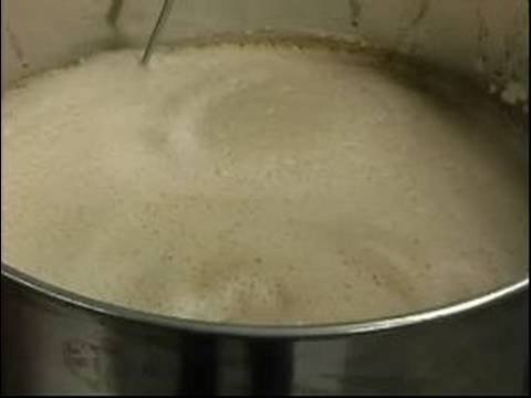 How To Home Brew Stout Beer : Boiling The Brew For Home Brewing Stout ...