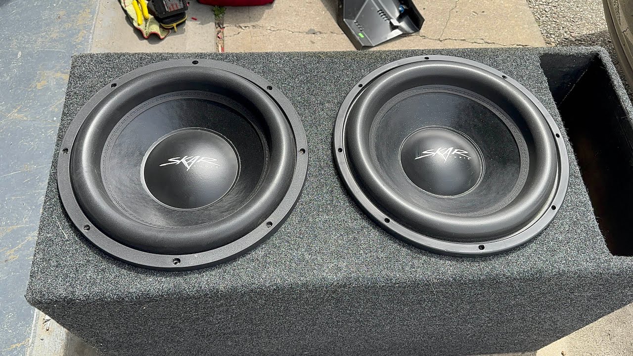 2 Skar Audio Vxf 15s on a Sk3500 - YouTube