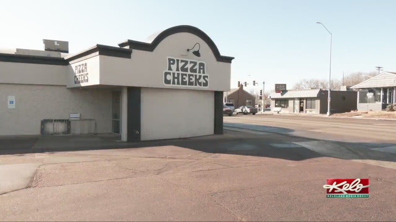 Pizza Cheeks ready to serve a slice at new location - YouTube