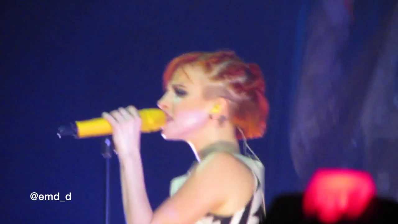 [HD] Daydreaming - Paramore - Live London Wembley - YouTube