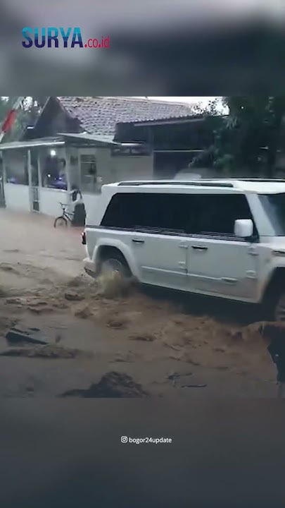 DETIK-DETIK Mobil Maung Milik Presiden Prabowo TEROBOS Banjir saat Kunjungi Bogor - YouTube