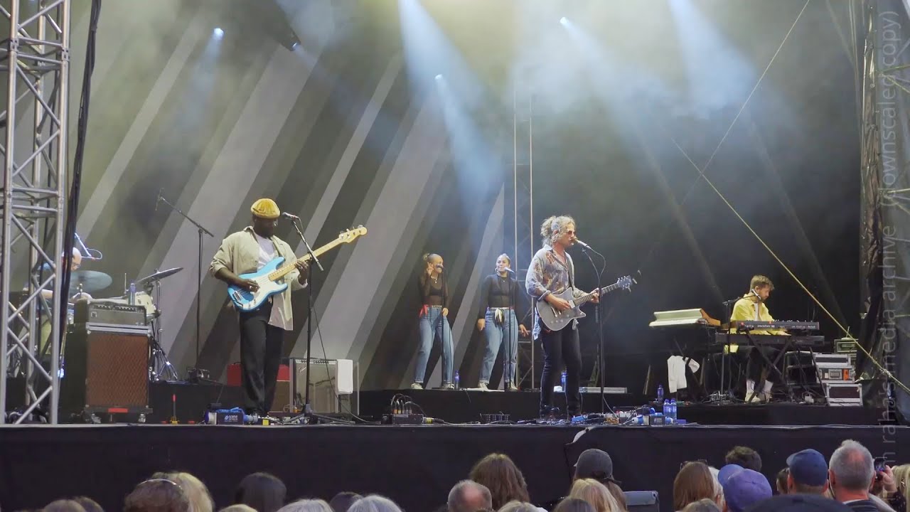 Jarle Bernhoft and band play 'All My Loving' at Borggården (Olavsfest ...