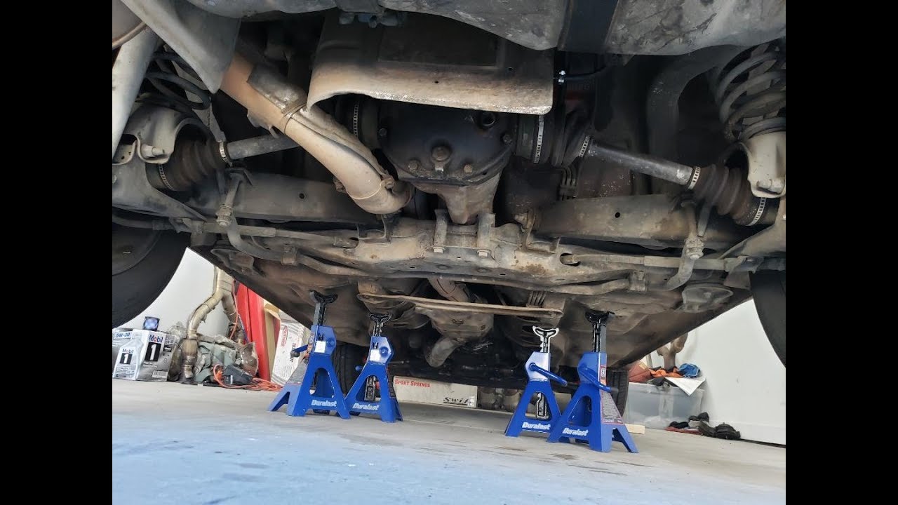 300zx z31 Rear Suspension Overhaul Part 1 (clean, paint & install ...