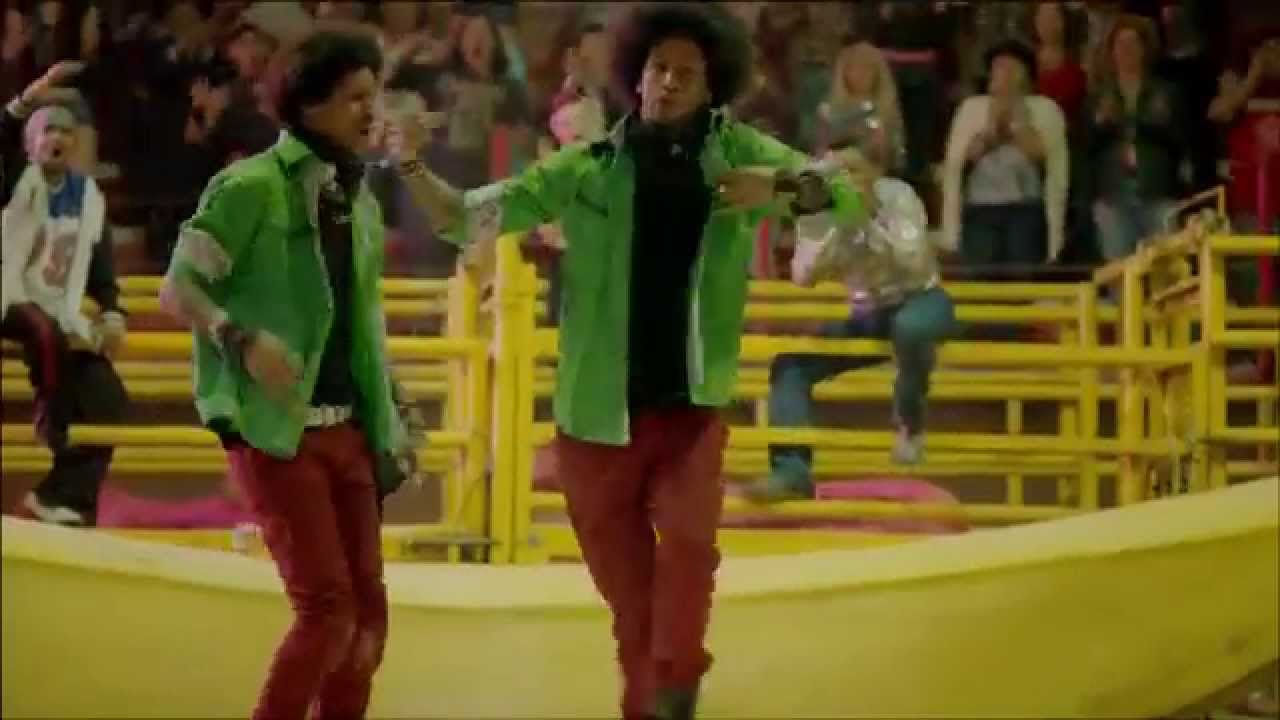 David Guetta-Play Hard ft Ne Yo Akon (Official Video) - YouTube