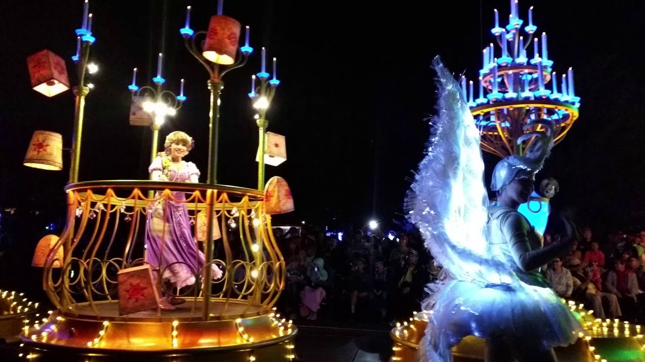 Belle Cinderella and Rapunzel Disneyland Paint the Night Parade at ...