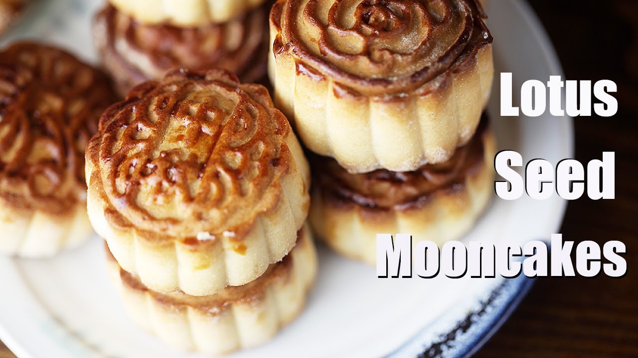 Chinese Lotus Seed Mooncakes(白莲蓉月饼） - Traditional Food for Mid-Autumn ...