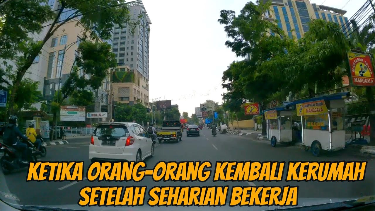 JALAN SORE DI KOTA SEMARANG (the atmosphere of the city of Semarang ...