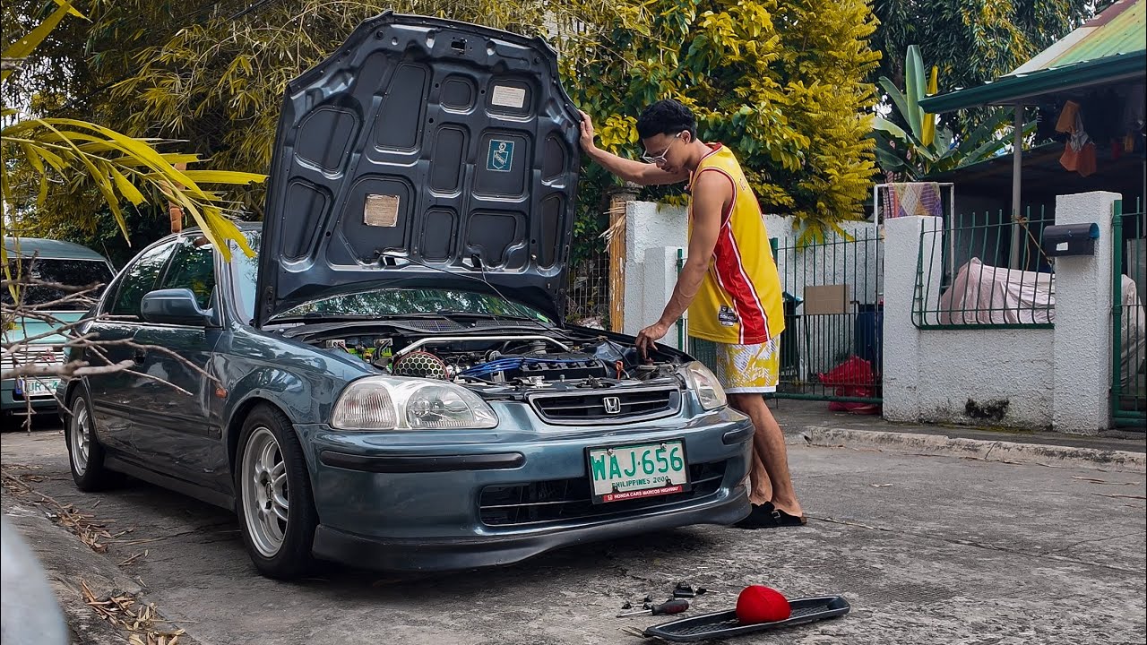 Fixing some minor issues to my 90's shitbox Honda Civic - YouTube