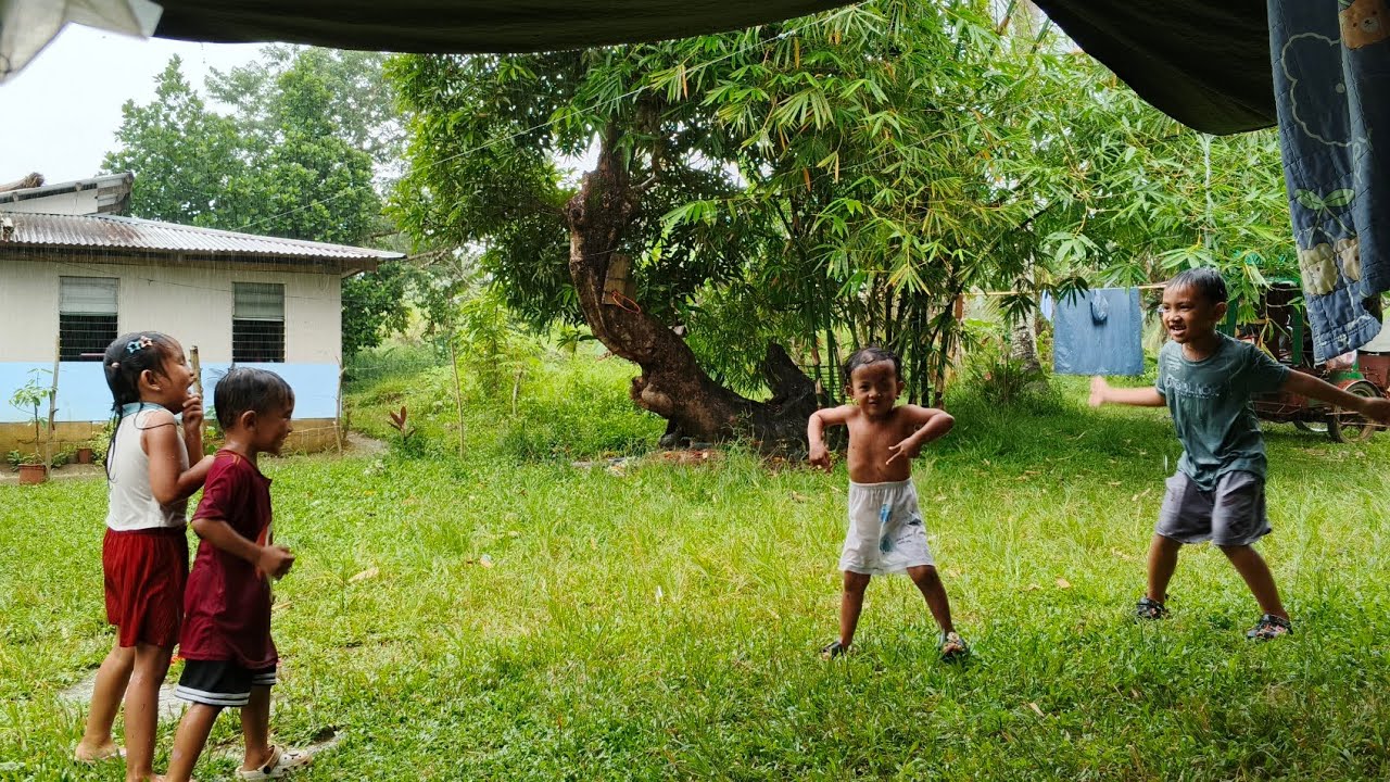 MGA BATANG naligo sa ulan /lakas Ng ulan /bicol - YouTube