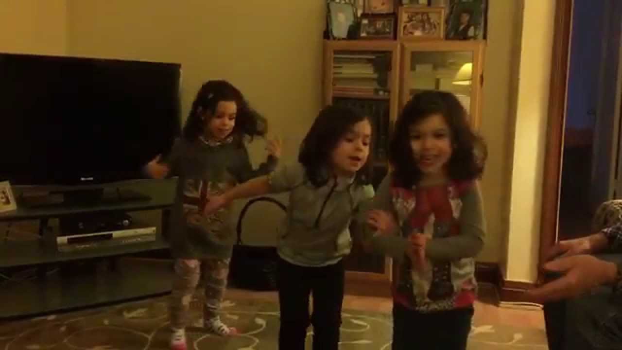 Sisters put on a show - YouTube