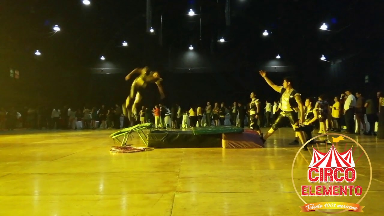 Circo Elemento - trampolín show - YouTube