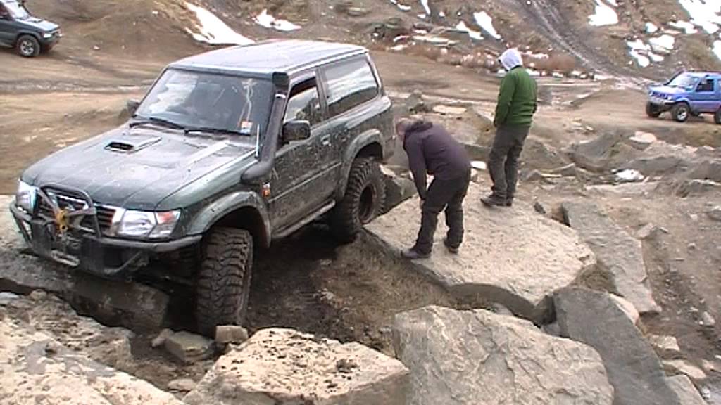 Big gaz 4.2TD y61 patrol blows a cv and shaft cowm - YouTube