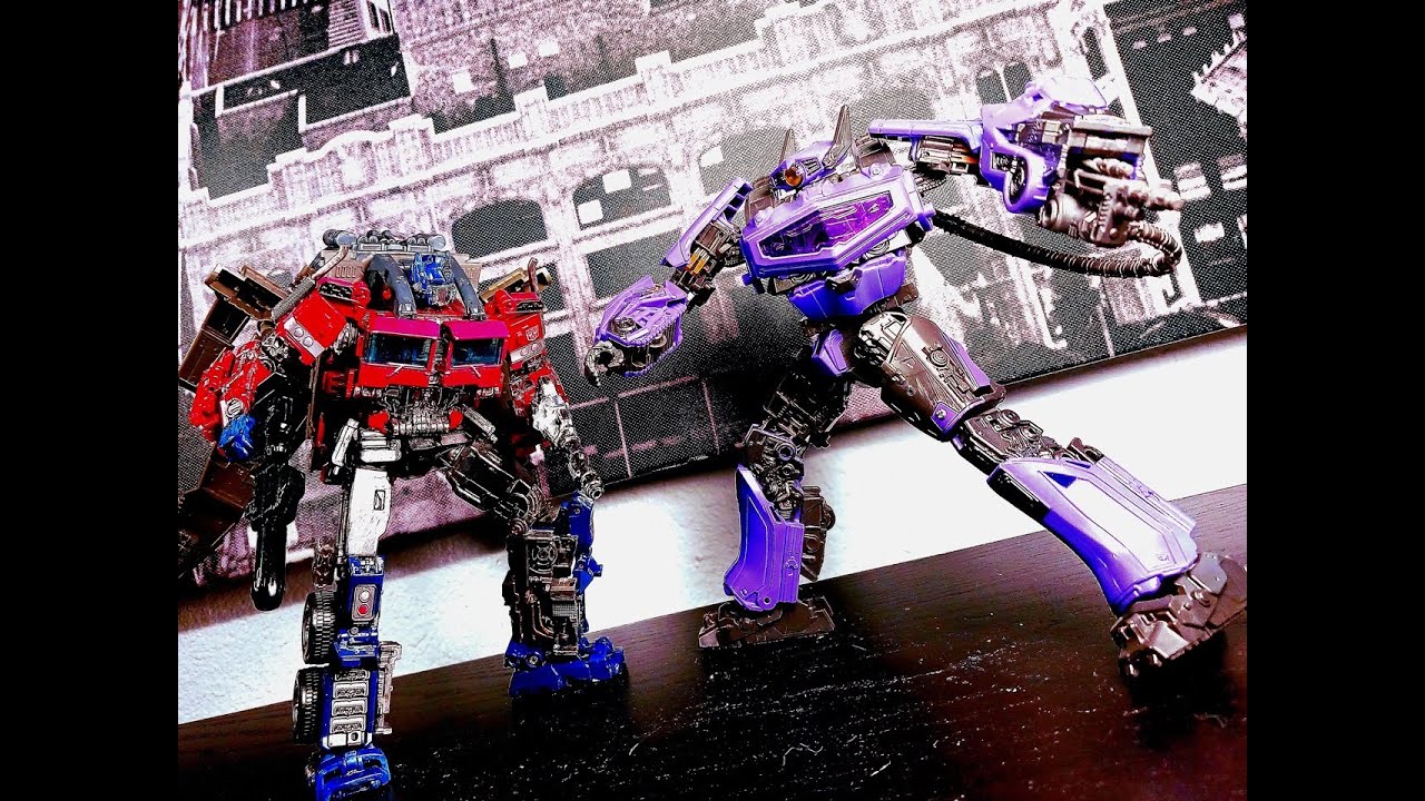 Optimus Prime vs. Shockwave at Tyger Pax - YouTube