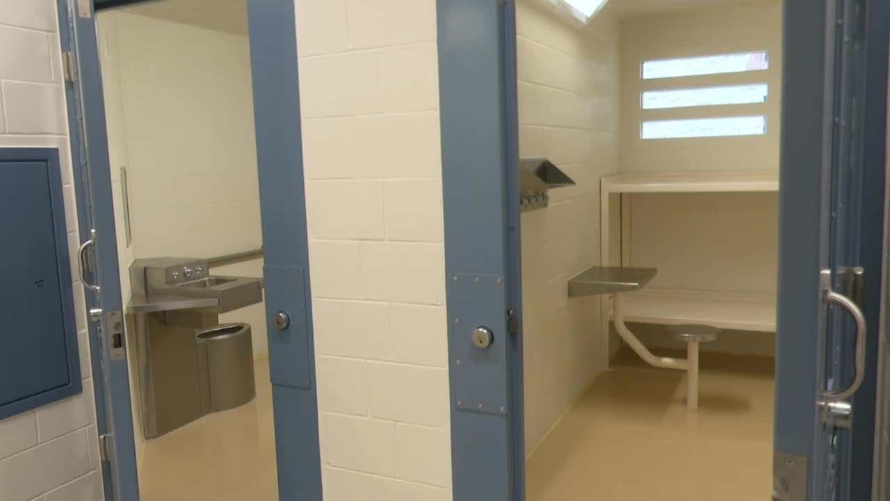 Lewis & Clark County gives tour of renovated jail space - YouTube